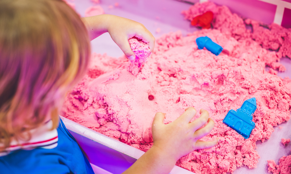 Une recette très facile de DIY sable magique fait maison - DIY ...