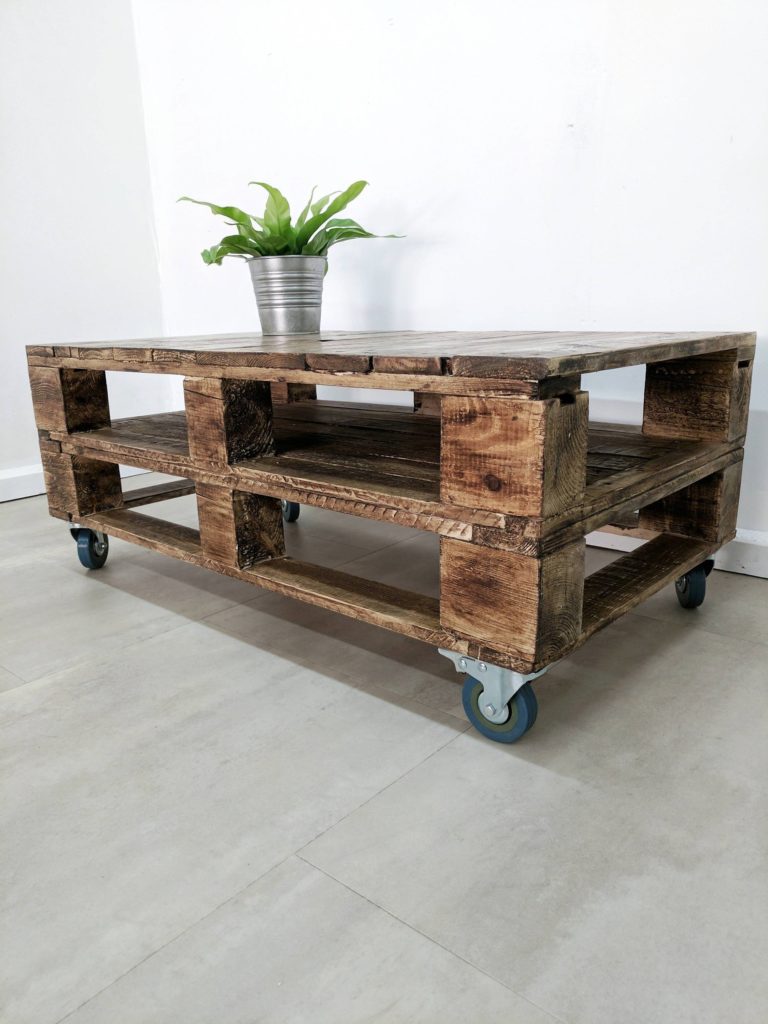 Table basse en palette DIY en 7 étapes simples - DIY, Mobilier - ZENIDEES