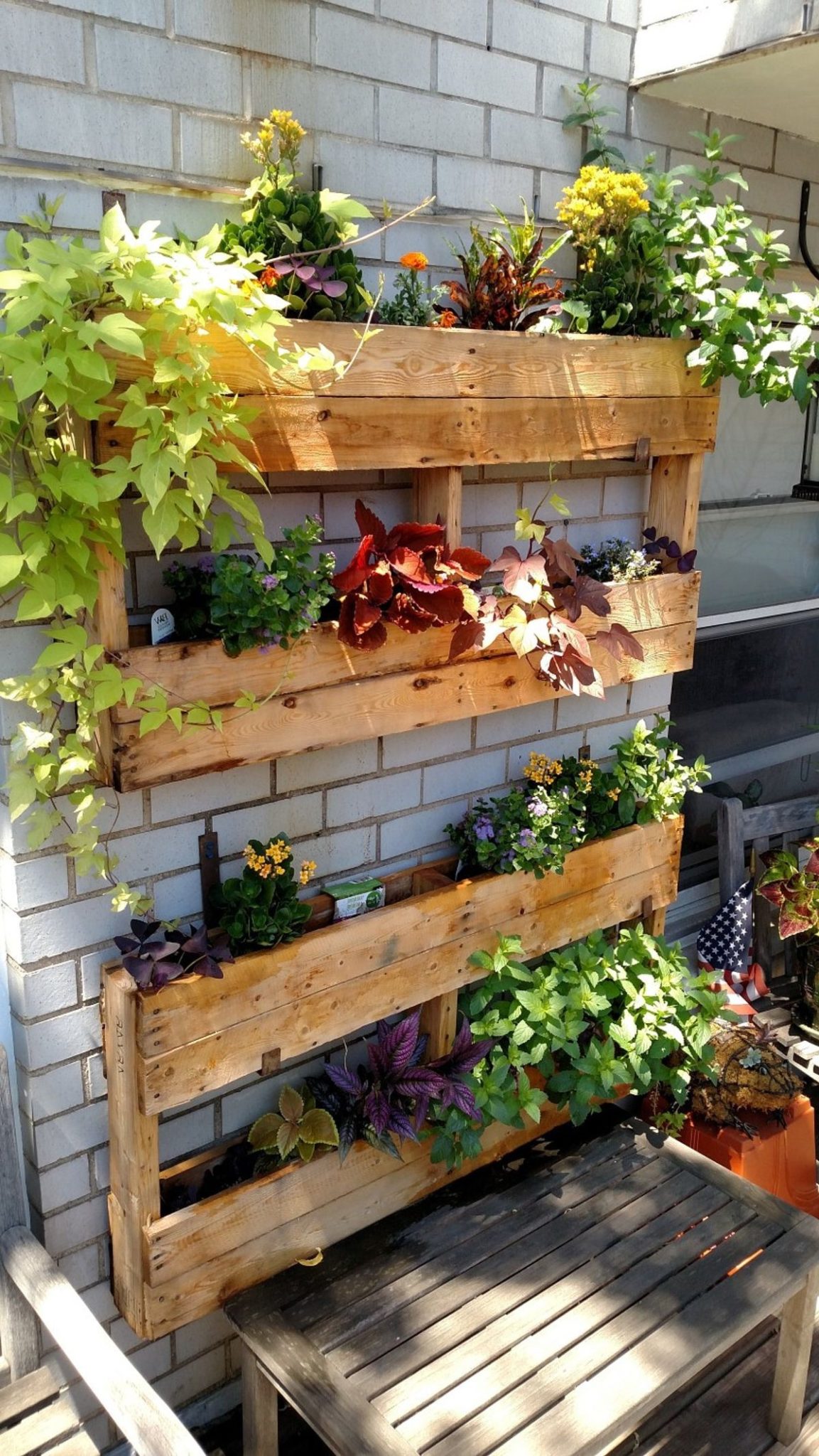 44 brilliantes idées DIY: Comment créer un mur végétal en palette pour ... 44 brilliantes idées DIY: Comment créer un mur végétal en palette pour ...