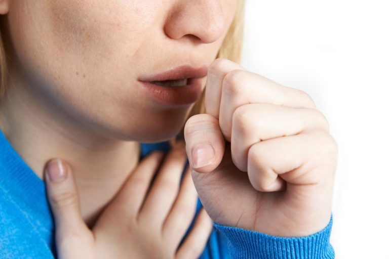 Les symptômes du coronavirus et comment réagir si vous en avez - Santé ...