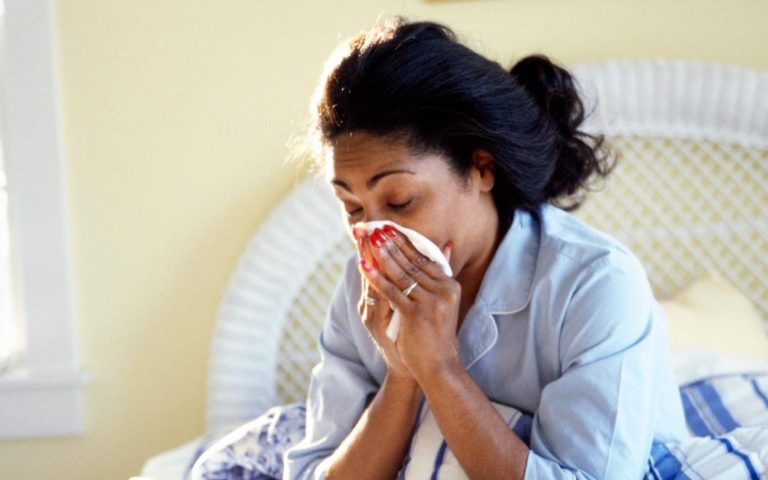Les symptômes du coronavirus et comment réagir si vous en avez - Santé ...