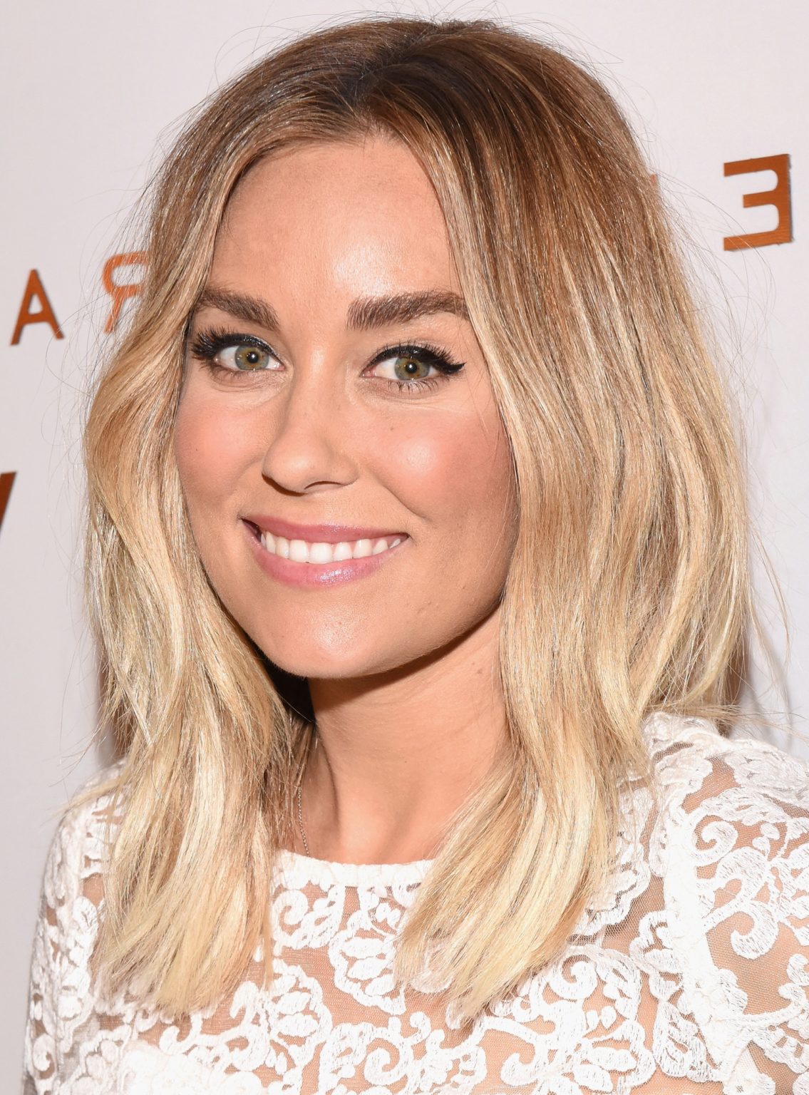 Des idées qui allongent la silhouette avec une coiffure pour le visage ...