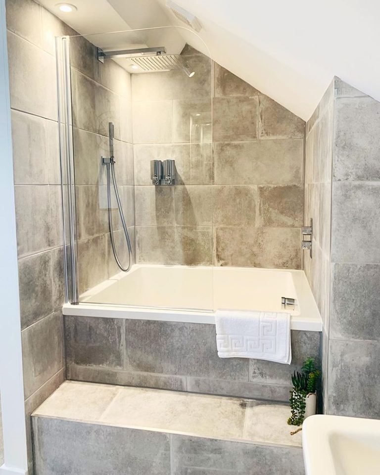 Salle De Bain Avec Douche Et Baignoire