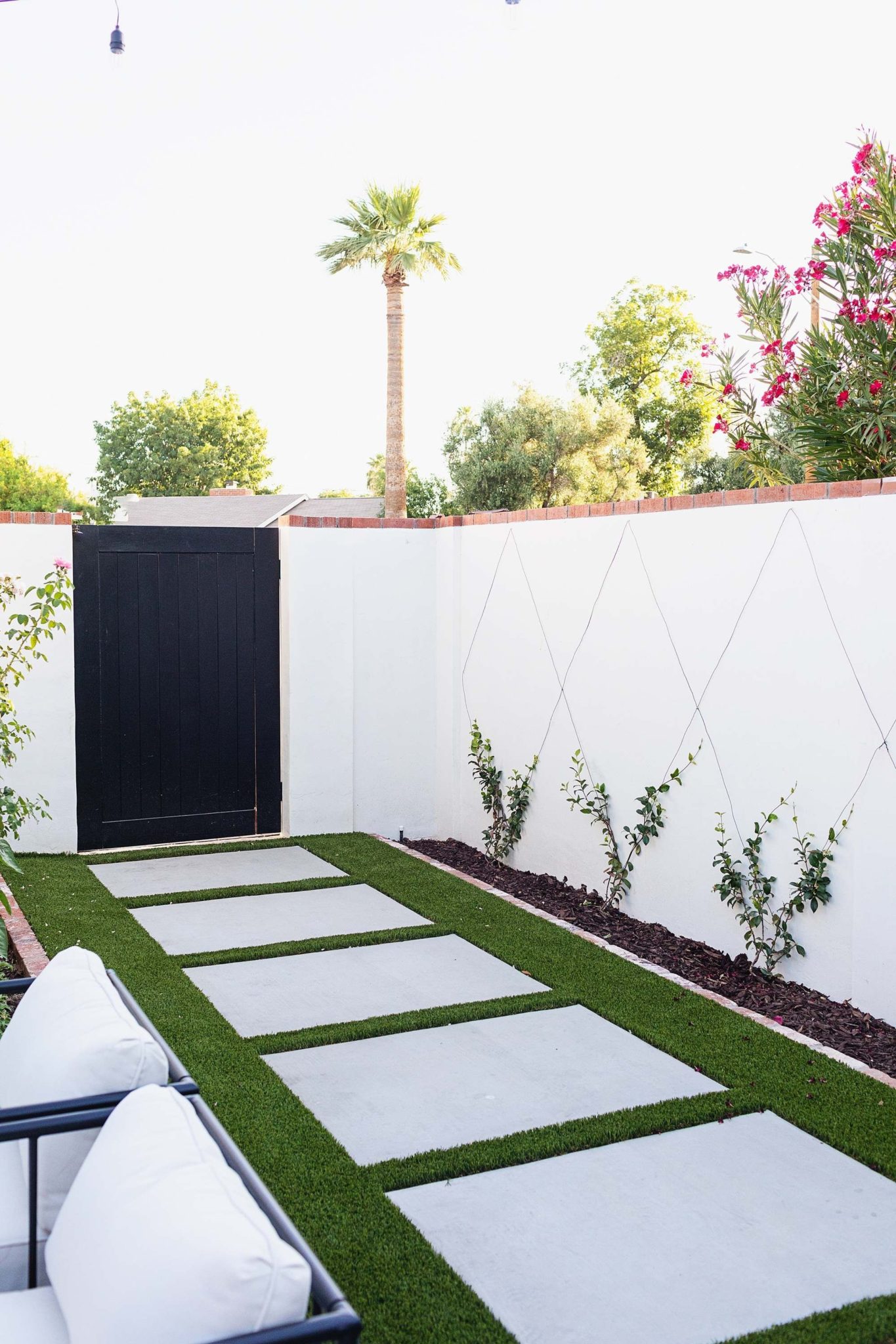 Installer un gazon synthetique sur une dalle en béton | Zenidées.com