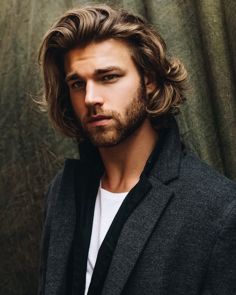 Garçon aux cheveux longs | Soins et idées coiffure| Zenidées.com