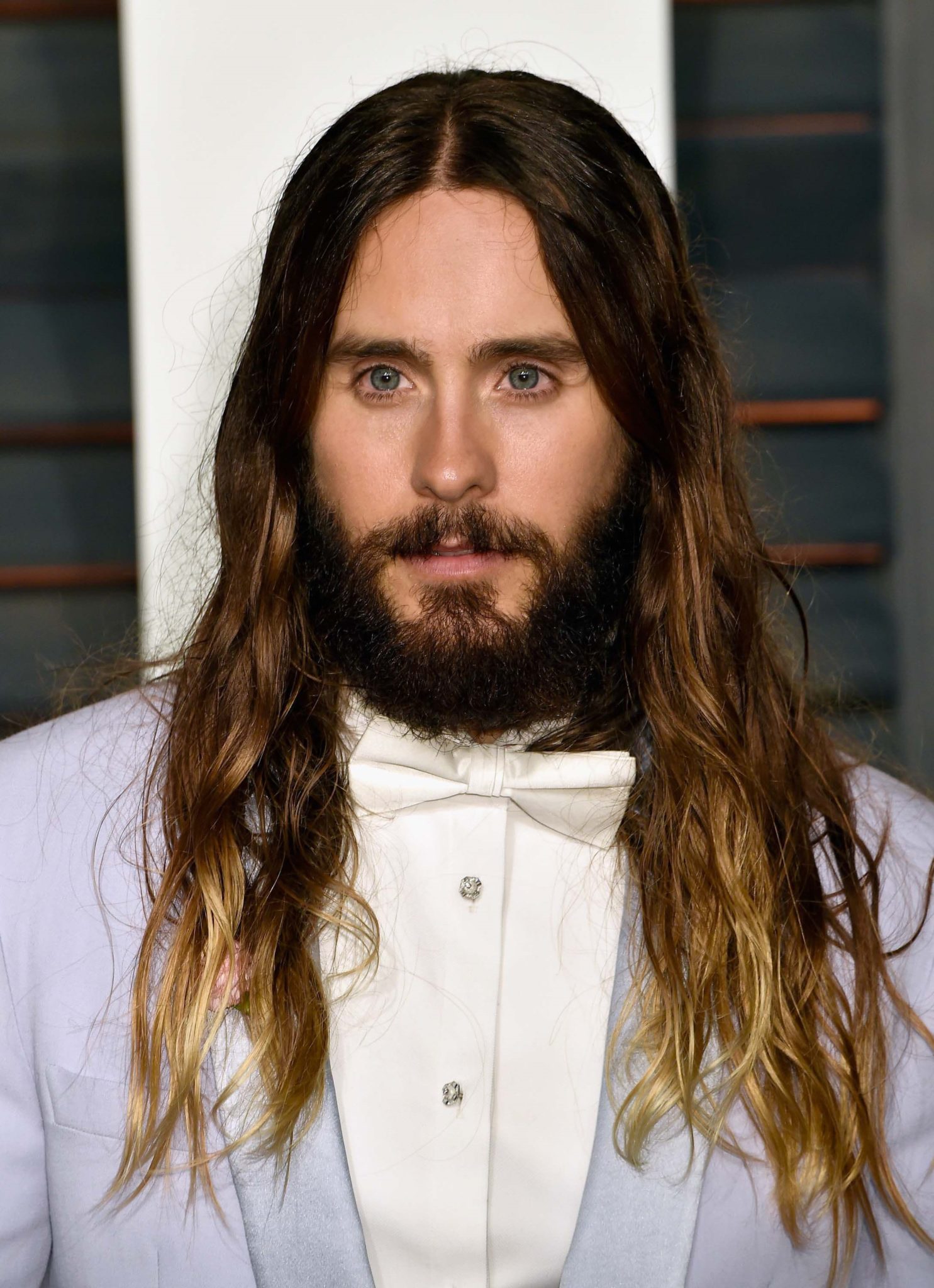 Garçon aux cheveux longs | Soins et idées coiffure| Zenidées.com