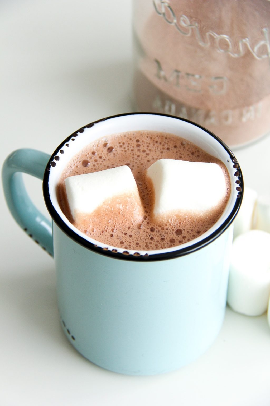 Chocolat chaud maison - La meilleure recette | Zenidées.com