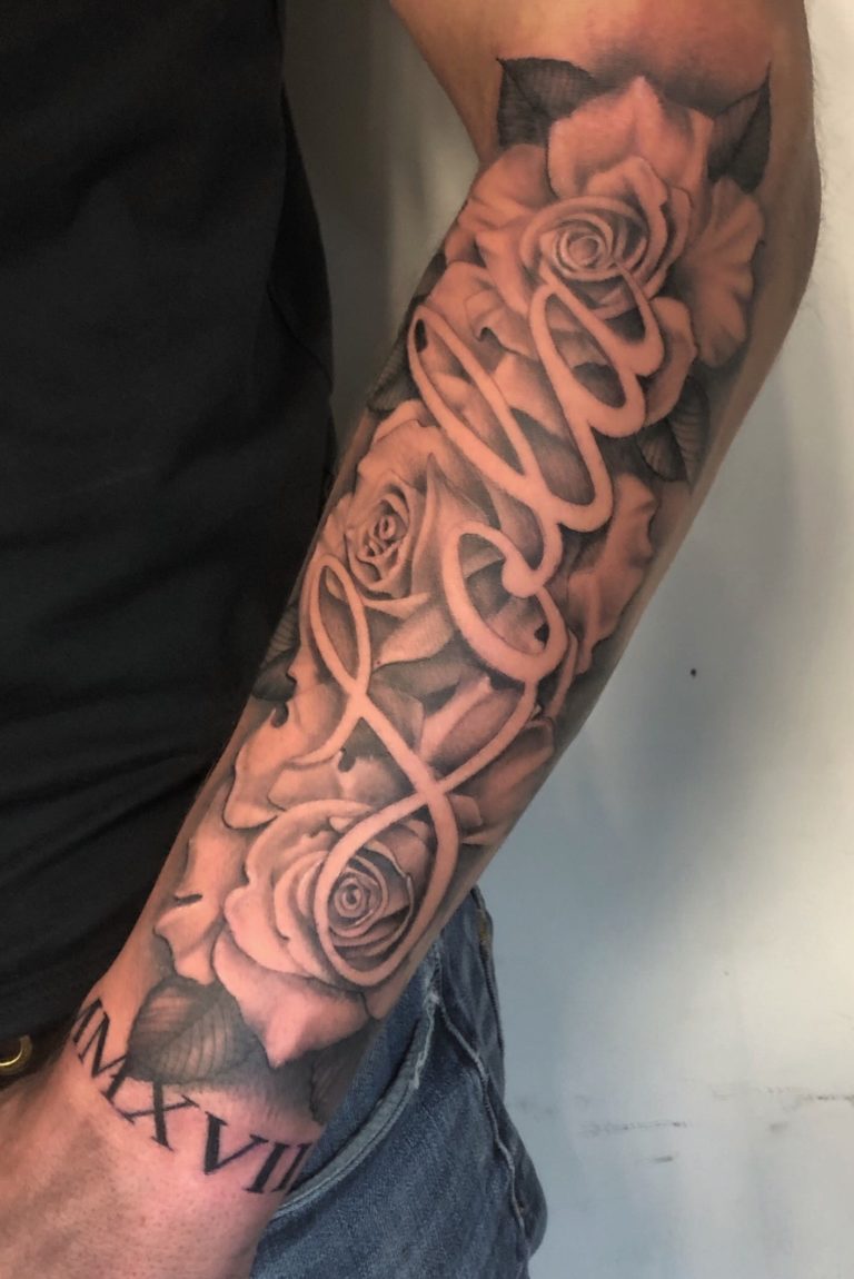 Comment créer le meilleur design d'un tatouage de nom sur l'avant-bras ...