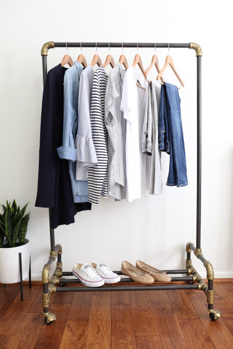 Comment construire une garde-robe minimaliste avec seulement 10 ...
