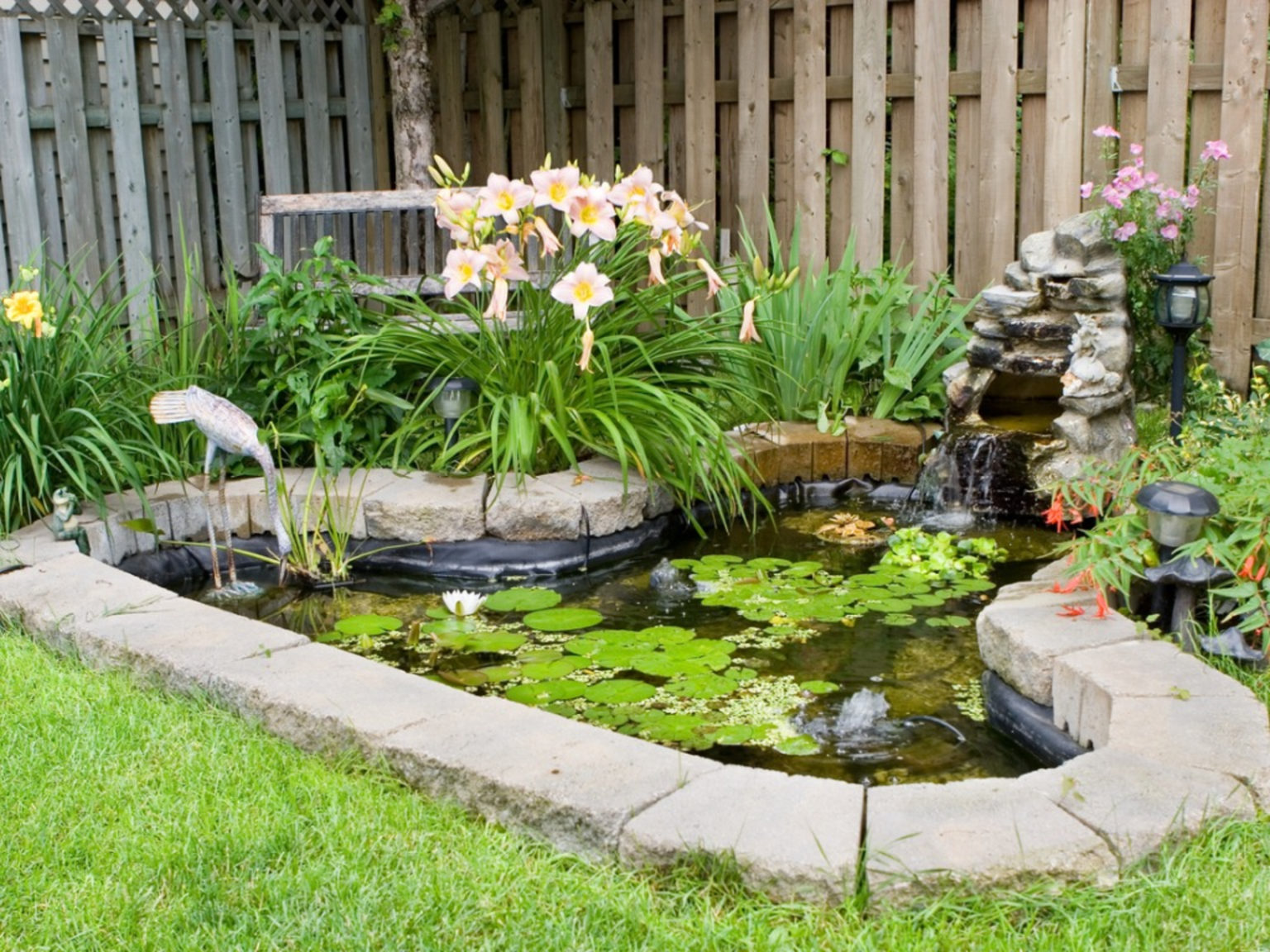 Tuto facile pour fabriquer un petit bassin de jardin - DIY, Jardin ...